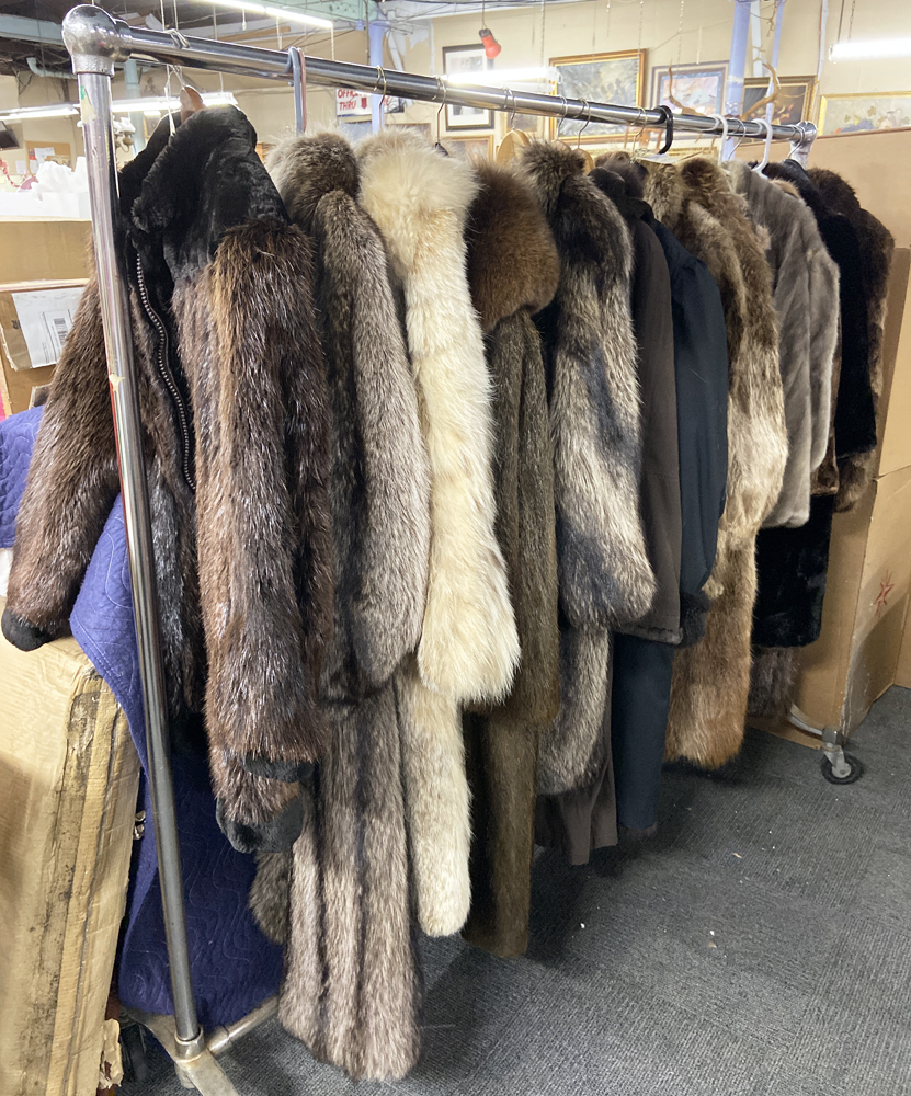 Direct Auction Galleries Pictures